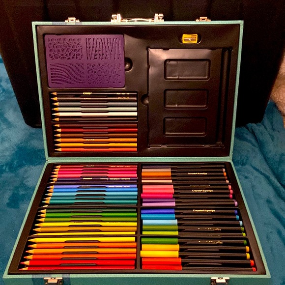 Crayola | Art | Drawingcoloring Kit | Poshmark